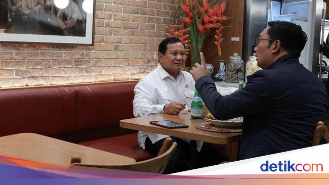 Cilok Saus Kacang Hangatkan Pertemuan Prabowo dan Ridwan Kamil