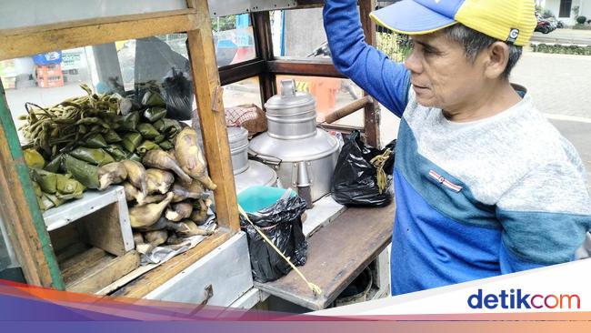Semangat Tak Kenal Lelah Pak Encu, Puluhan Tahun Dorong Gerobak Bajigur