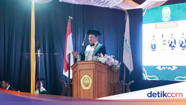 Beri Motivasi ke Wisudawan Unperba, Bamsoet: Terus Berusaha Meraih Impian