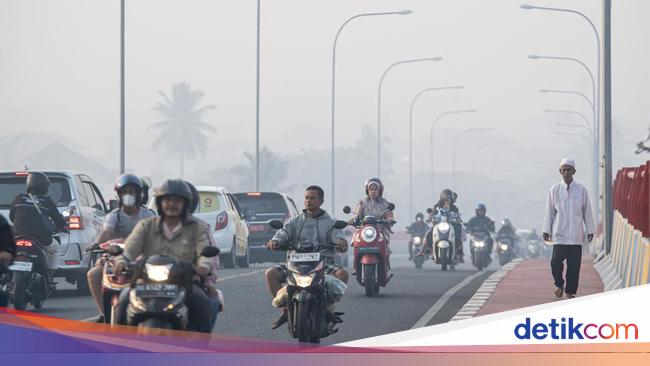 Potret Kabut Asap yang Kian Parah Menyelimuti Kota Palembang