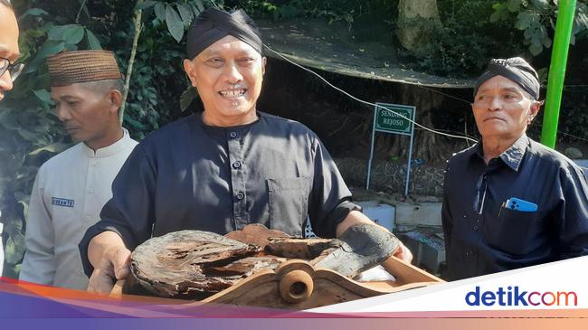 Melihat Tradisi Guyang Cekathak-Mandikan Pelana Kuda Sunan Muria di Kudus