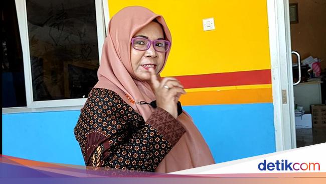Kasek Diduga Tutupi Kasus Siswi SD Gresik Buta Dicolok Tusuk Bakso