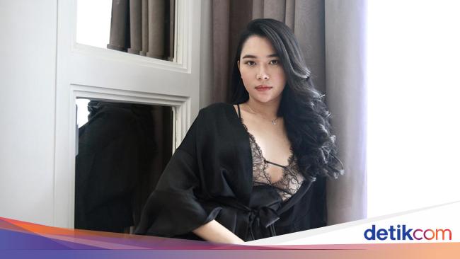 Oh My... Ini 6 Potret Lisa Oktaviani Berlingerie