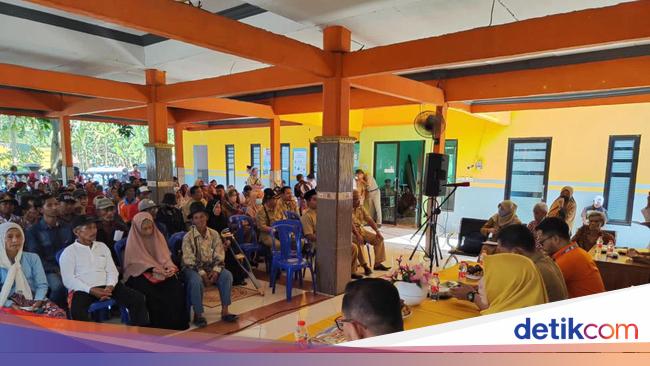 Dinsos Gresik Salurkan Dana Bagi Hasil Cukai, 170 Warga Dukun Sumringah