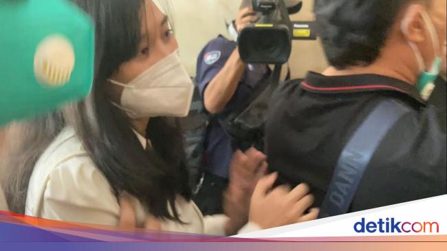 Virly Virginia Penuhi Panggilan Polisi soal Produksi Film Porno