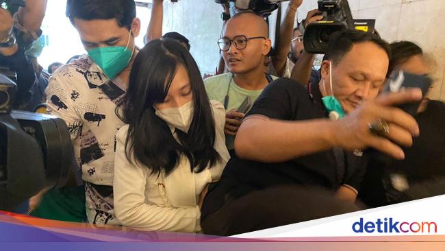 Virly Virginia Penuhi Panggilan Polisi Terkait Pemeran Film Porno