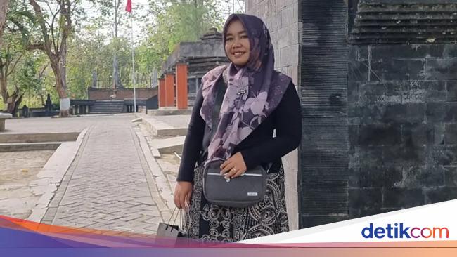 Sosok Yuntik Rahayu, Kepala Desa Peraih IPK Tertinggi Wisuda RPL UNY Sosok Yuntik Rahayu, Kepala Desa Peraih IPK Tertinggi Wisuda RPL UNY