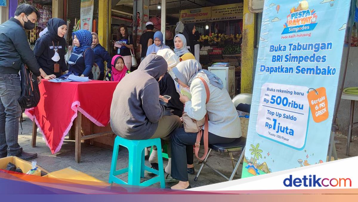 Grebek Pasar Sidomoro Gresik, BRI Kenalkan Transaksi QRIS ke Pedagang