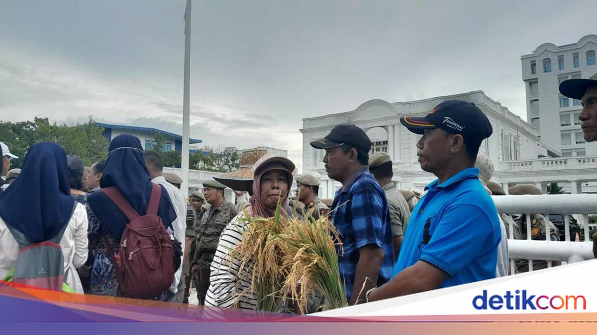 Akses Sawah Ditutup, Petani Ramunia Ngadu ke Kantor Gubsu