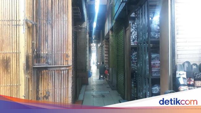 Tak Hanya Offline, Pedagang Taman Puring Juga Kalah Saing Jualan Online