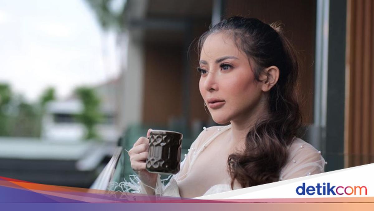 Ayu Aulia Bantah Dihamili Pejabat dan Ungkap Alasan Operasi ...