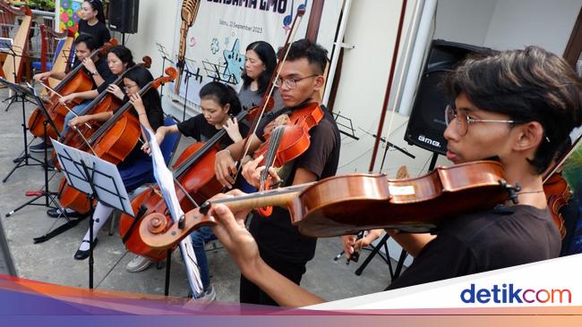 Alunan Musik Orkestra Sebagai Wujud Kebersamaan