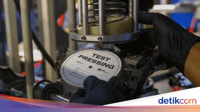 Sempat Mati Suri, Piringan Hitam Kini Hidup Kembali Sempat Mati Suri, Piringan Hitam Kini Hidup Kembali