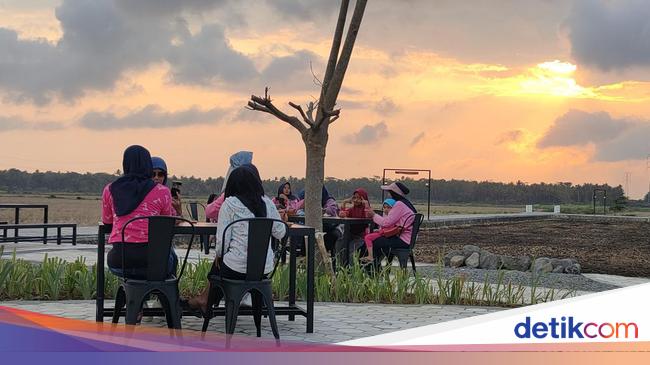 Menikmati Teh Tarik Pak Dhe Sembari Menatap Indahnya Sunset di Kulon Progo