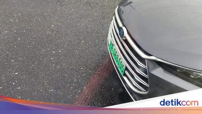 Beda dengan Indonesia, Pelat Mobil Listrik dan Hybrid di Shanghai ...