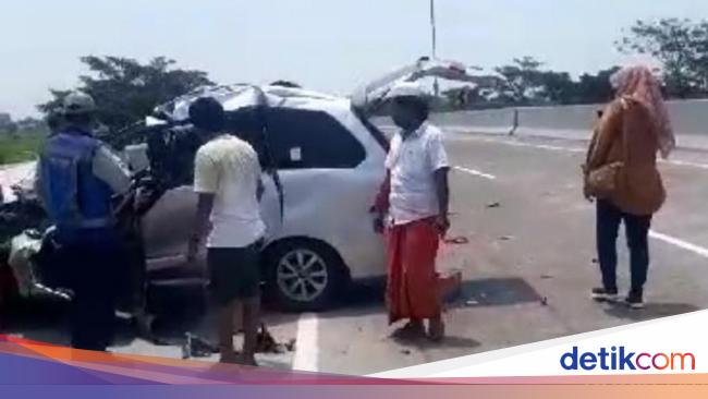 Avanza Pecah Ban Tabrak Pembatas Tol Gempol-Pasuruan, Satu Orang Tewas