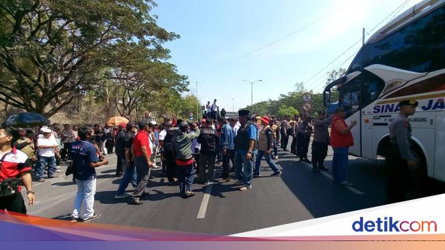 Pedemo Buka Tutup Jembatan Suramadu Sisi Bangkalan Bikin Lalin Tersendat