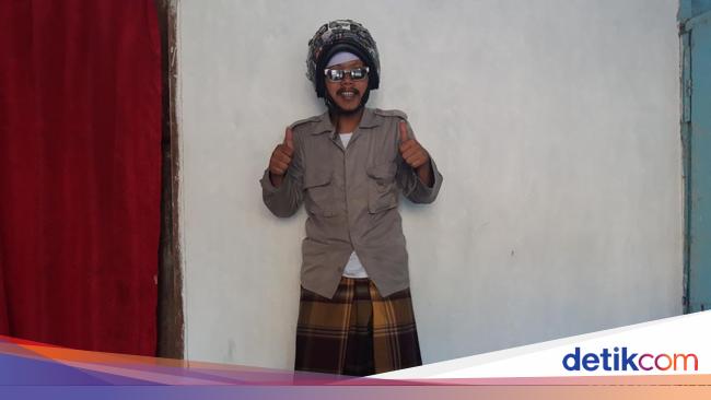 Viral Gaya Nyentrik Muklis Bakul Es Spesialis Selawatan Asal Boyolali