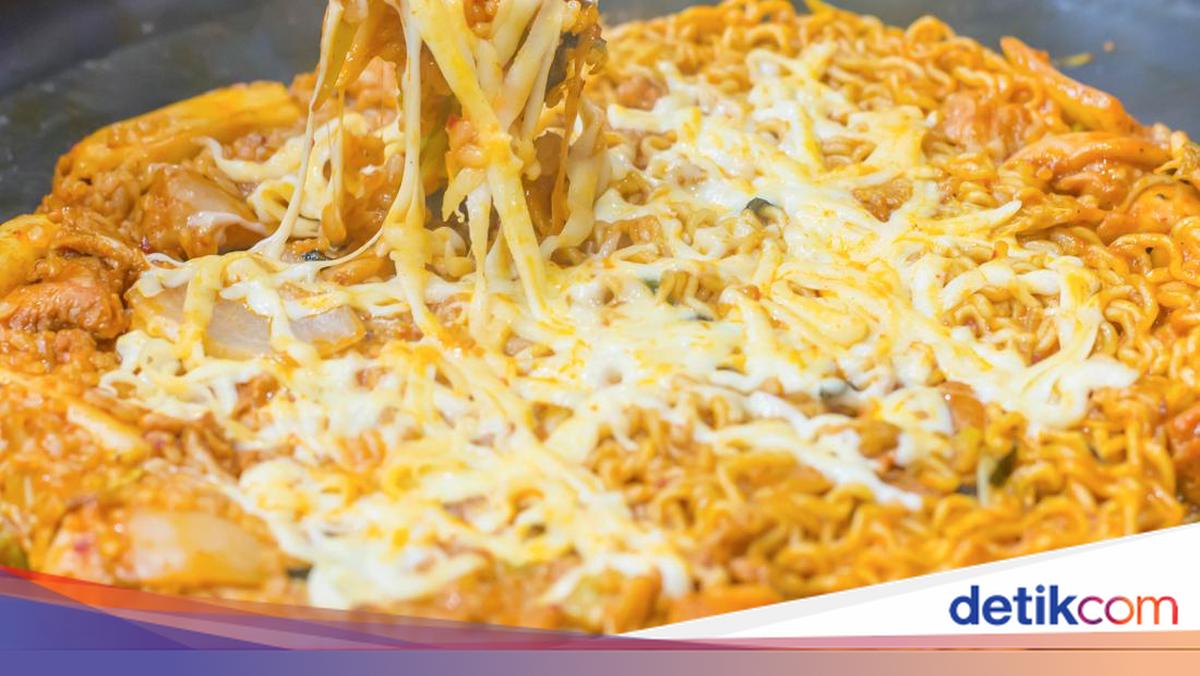Resep Mie Goreng Ayam Keju Mozzarella yang Mulur Gurih dan Praktis Dibuat
