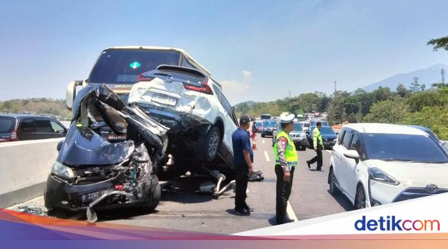 Terkuak! Ini Kronologi & Penyebab Kecelakaan Beruntun di Tol Semarang Terkuak! Ini Kronologi & Penyebab Kecelakaan Beruntun di Tol Semarang