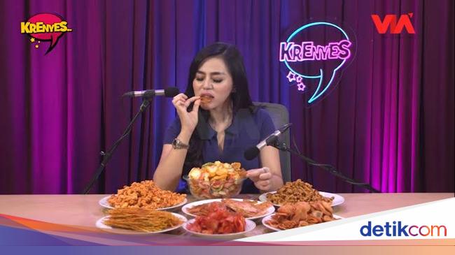 Hobi Mukbang! Selebgram Safa Marwah Lahap Bakso hingga Kerupuk