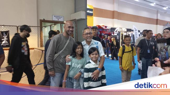 Antusiasme Pengunjung IMX 2023 Foto Bareng Mendag Zulhas