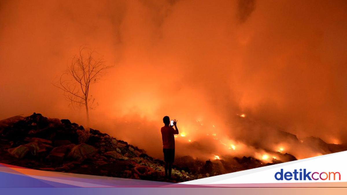 TPA Sumompo Manado Terbakar