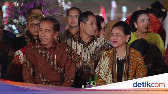 Istana Berbatik, Jokowi Pakai Batik Parang yang Biasa Dikenakan Raja