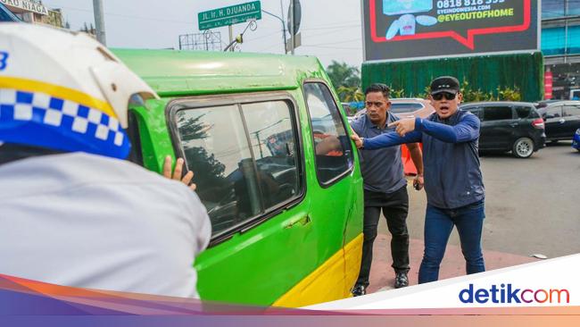 Bima Arya Minta Dishub Tindak Angkot Kedaluwarsa Mogok Bikin Macet di Bogor