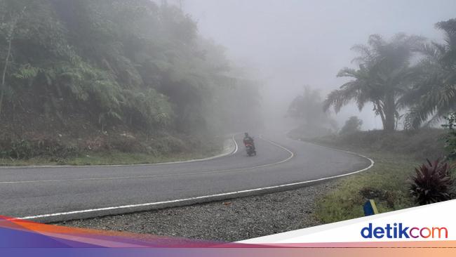 Jarak Pandang Terganggu Kabut Asap, Pengendara Diminta Hidupkan Lampu