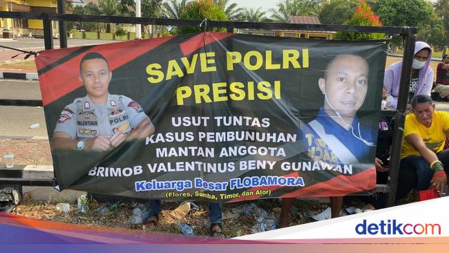 Keluarga Beny Eks Polisi yang Tewas di Tambang Timah Gelar Aksi Hingga Bakar Ban