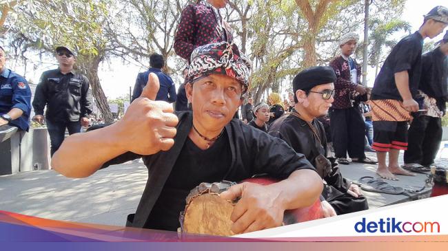 Bahagianya Mang Koko Usai Seni Tradisi Badud Kembali Mentas