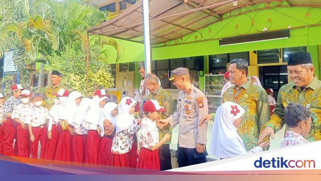Polisi Edukasi Pelajar SD di Pasar Minggu Jaksel soal Bahaya Bullying