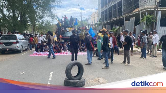 Sopir Truk Geruduk Kantor Gubernur PBD gegara Dugaan Pungli Oknum Dishub