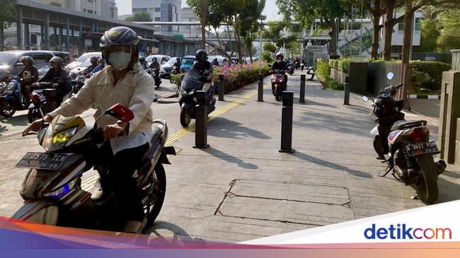Lagi! Trotoar Salemba Raya Dijajah Pemotor