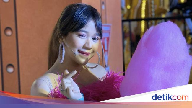 Cerita Brisia Jodie Blank gegara Salah Lirik di Panggung