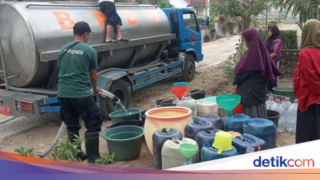 Kekeringan Meluas, BPBD Mulai Droping Air ke Dua Desa di Blitar Selatan