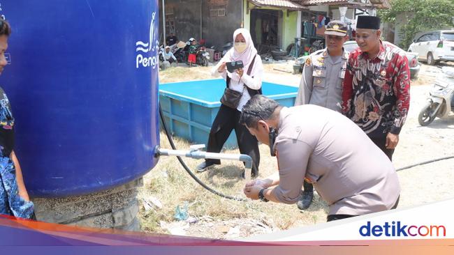 Polisi Beri Solusi Masalah Kelangkaan Air Bersih di Indramayu