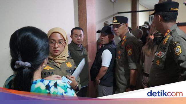 Satpol PP Bogor Razia Tempat Prostitusi Berkedok Pijat, 9 Wanita Diamankan Satpol PP Bogor Razia Tempat Prostitusi Berkedok Pijat, 9 Wanita Diamankan