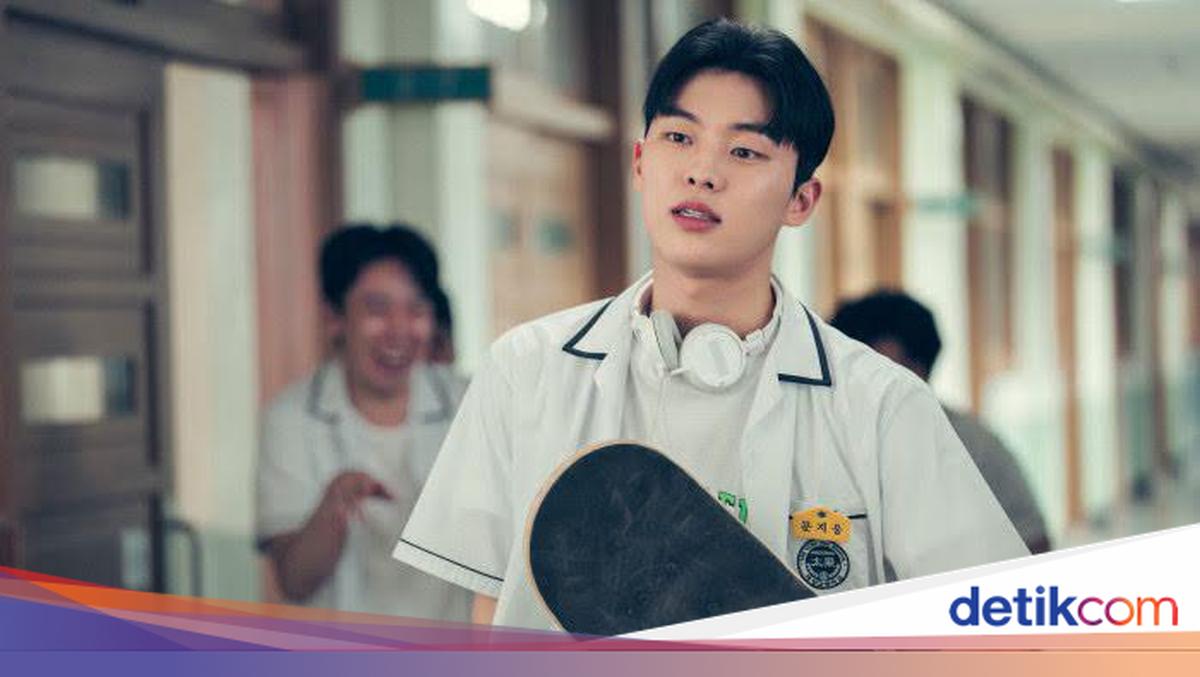 Skandal Choi Hyun Wook Merokok Bikin Netizen Geger, Kini Minta Maaf