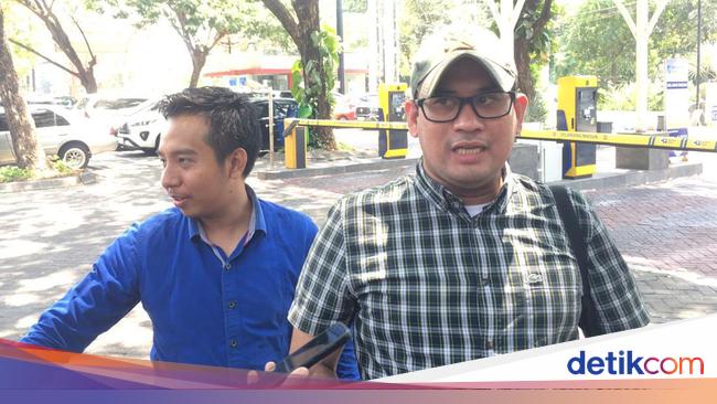 Tangisan Histeris Ronald Usai Aniaya Dini hingga Tewas Dinilai Cuma Gimik! Tangisan Histeris Ronald Usai Aniaya Dini hingga Tewas Dinilai Cuma Gimik!
