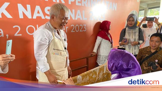 125 Pembatik dari Seluruh Indonesia Pecahkan Rekor MURI di Hari Batik