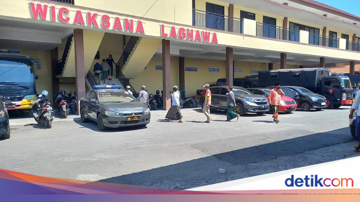 7 Korban Luka Bacok Saat Bentrok Pemuda 2 Desa di Sampang, 1 Orang ...