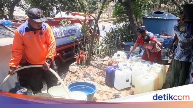 BPBD Jatim Suplai Air Bersih Kurangi Dampak Kekeringan di Situbondo