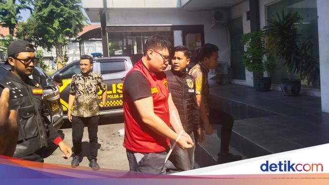 Tangis Buaya Ronald Usai Tertawa Saat Rekam Dini Terkapar