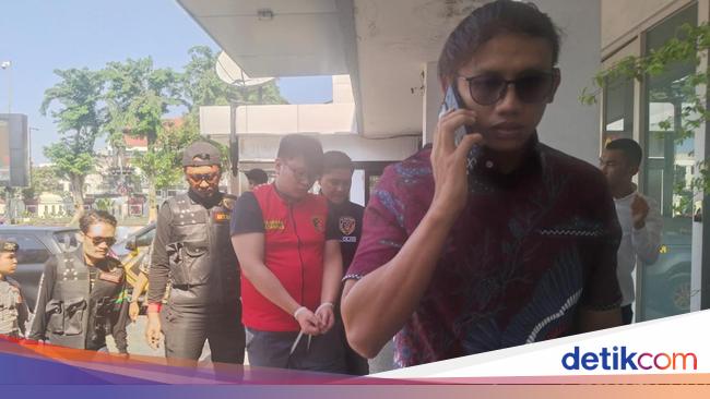 Penampakan Ronald Tannur Anak Anggota DPR RI Pakai Rompi Tahanan