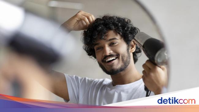 30 Tren Potongan Rambut Keriting Pria 2024, Modis, Simpel, dan Rapi