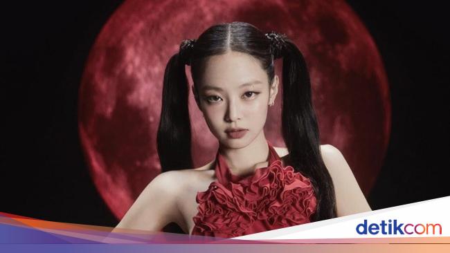 6 Gaya Seksi Jennie BLACKPINK di You & Me, Dandan ala Anime Sailor Moon