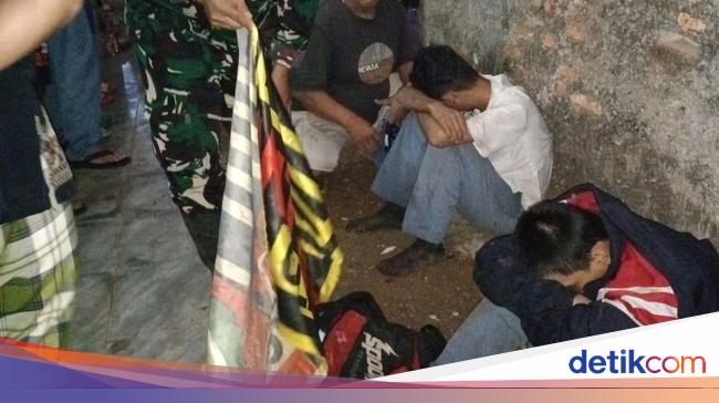 Polisi Amankan 2 Pelajar di Bogor Mabuk Berat Usai Minum Ciu-Pakai Sinte Polisi Amankan 2 Pelajar di Bogor Mabuk Berat Usai Minum Ciu-Pakai Sinte