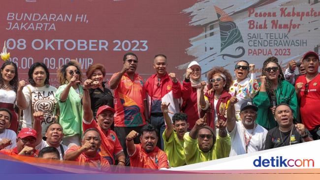 Grup Musik asal Papua M.A.C Ramaikan Roadshow Sail Teluk Cenderawasih